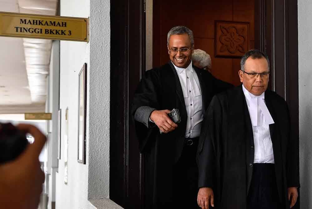 Bekas Ketua Hakim Negara diterima masuk sebagai peguam bela, peguam cara