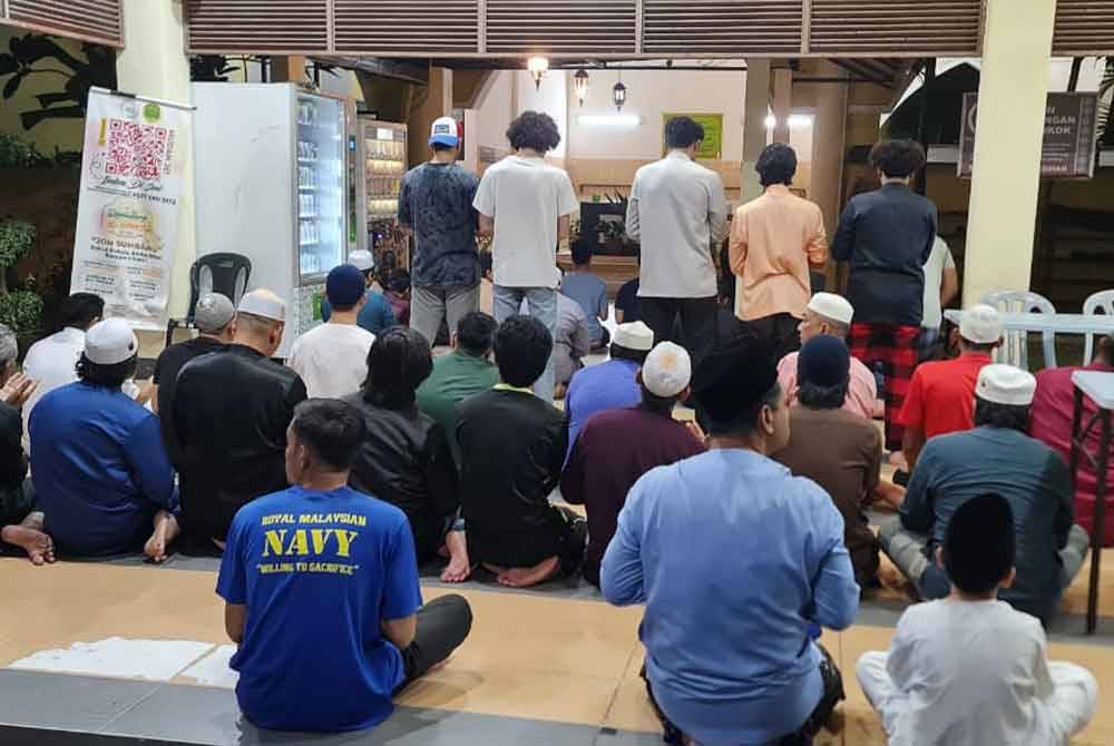 2 000 Jemaah Solat Tarawih Di Masjid Kota Damansara