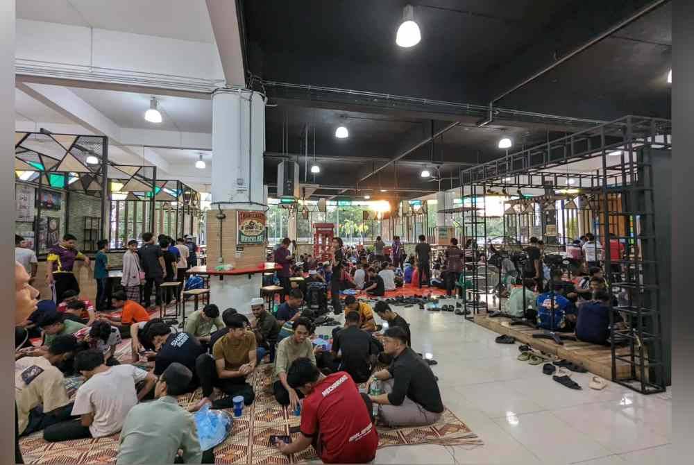 UMPSA kekal tradisi berbuka puasa makan dalam talam UMPSA kekal tradisi berbuka puasa makan dalam talam