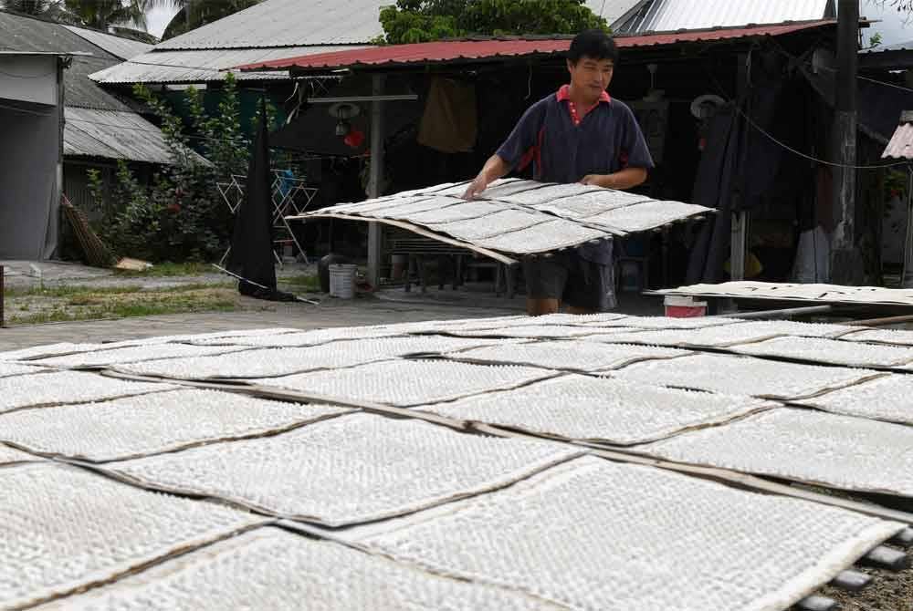 Kekal tradisi pembuatan bedak sejuk sejak 1975
