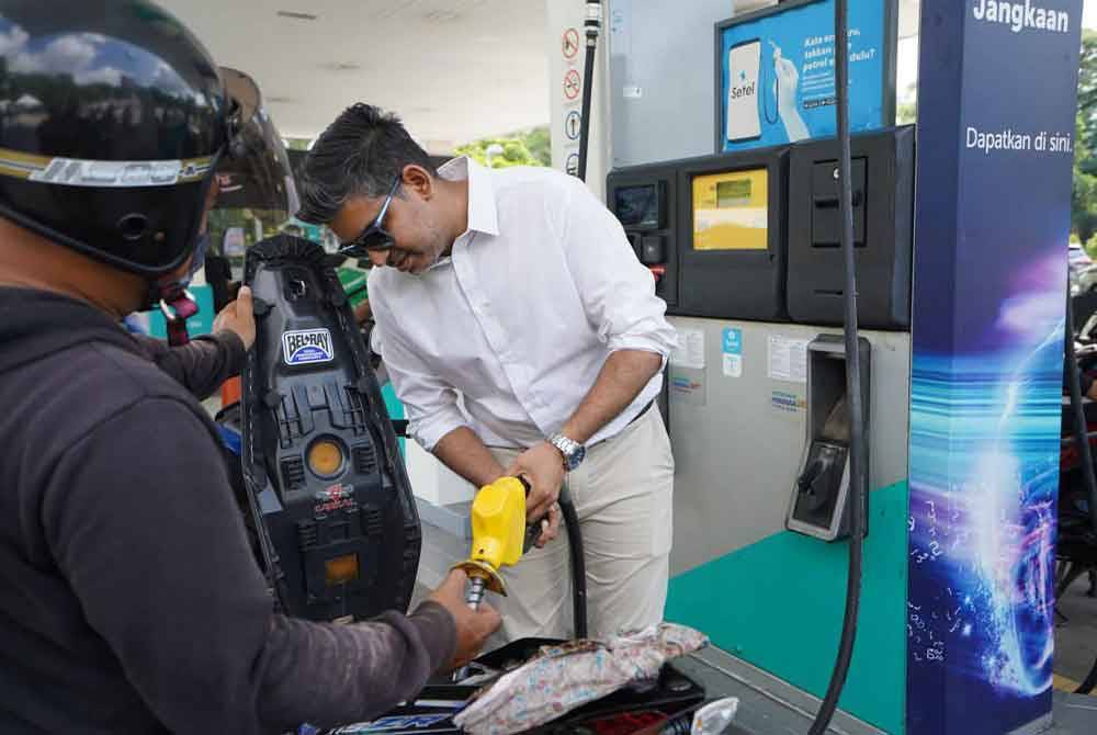 300 penunggang dapat isi minyak percuma