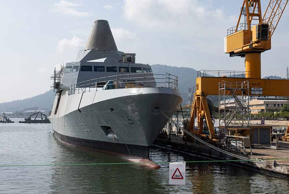 [VIDEO] Kapal LCS pertama TLDM berjaya diluncurkan ke air