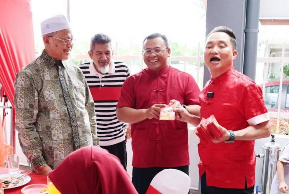 Bekas Mufti Selangor, MB bertemu di rumah terbuka Tahun Baharu Cina