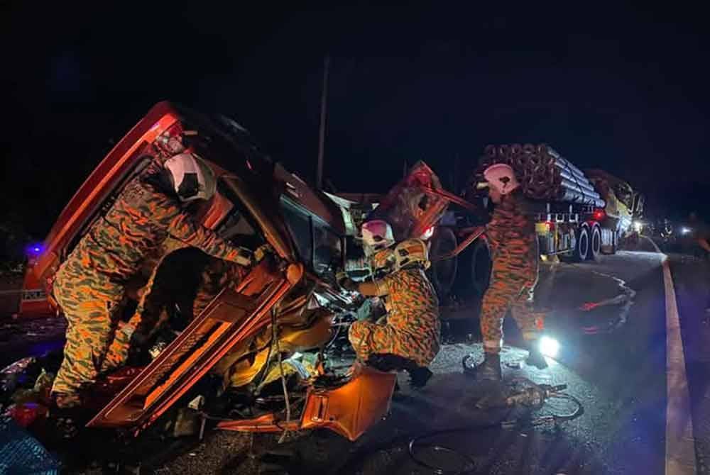 Lelaki maut kereta kemalangan dengan treler muatan besi