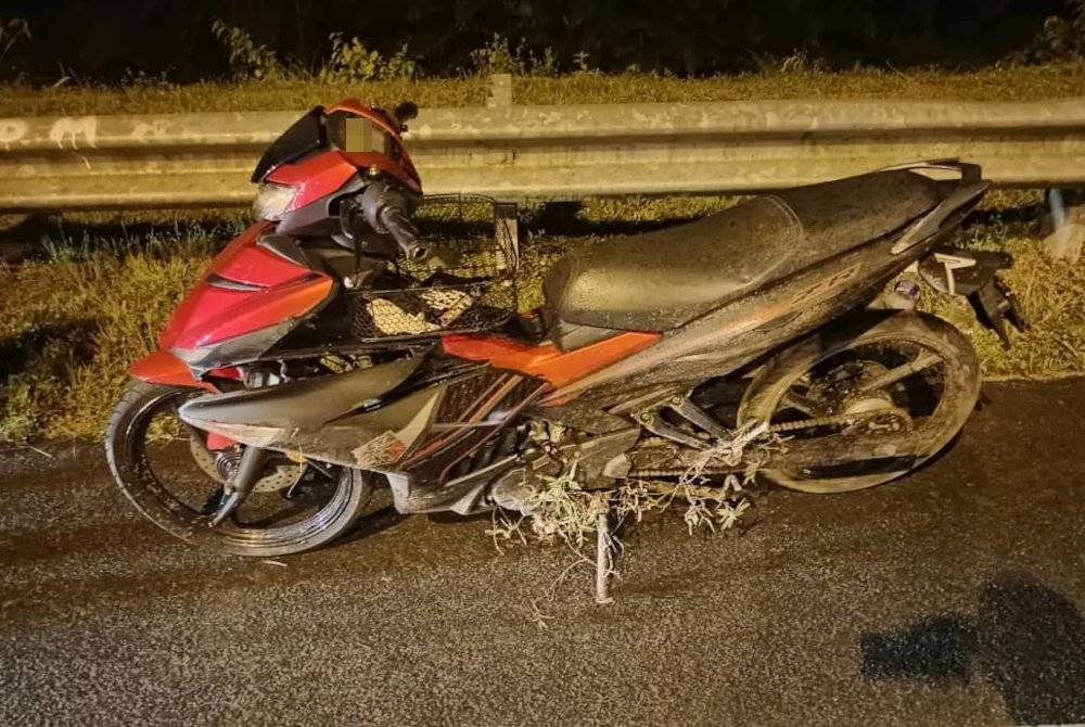 Remaja maut motosikal langgar penghadang besi
