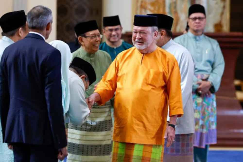 Agong, Raja Permaisuri berkenan ke Majlis Ramah Mesra Aidilfitri di Istana Negara