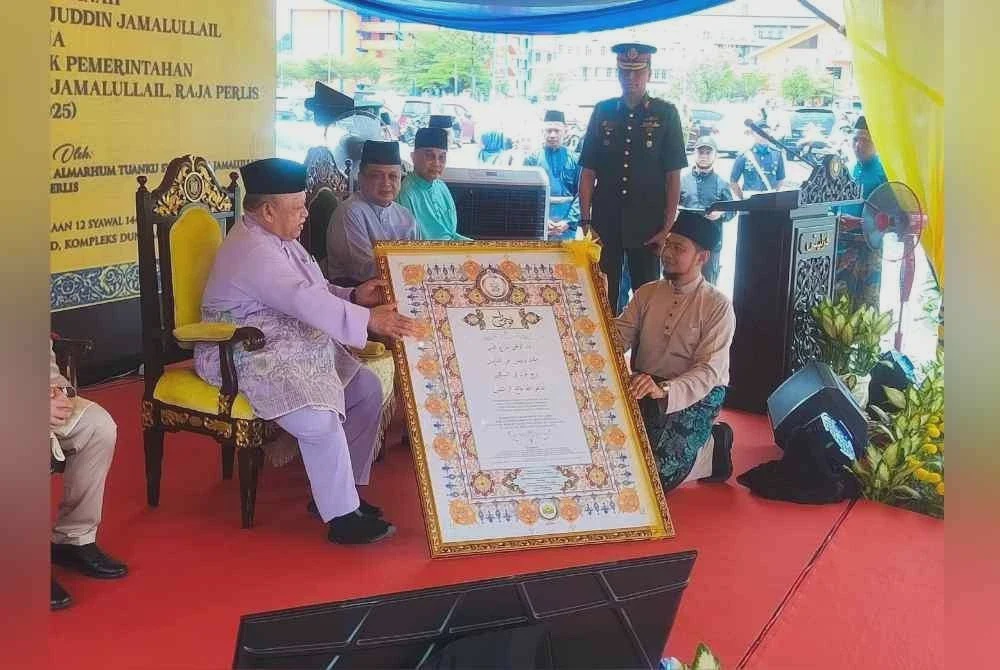 Masjid Tuanku Syed Sirajuddin Jamalullail simbol 25 tahun pemerintahan ...