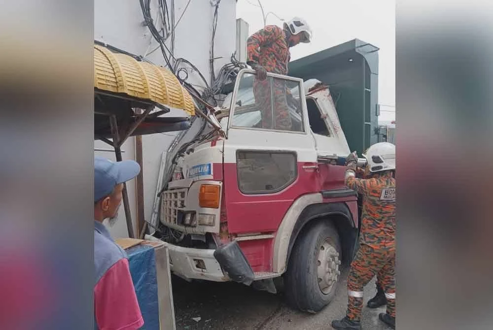 Dua cedera lori rempuh bank