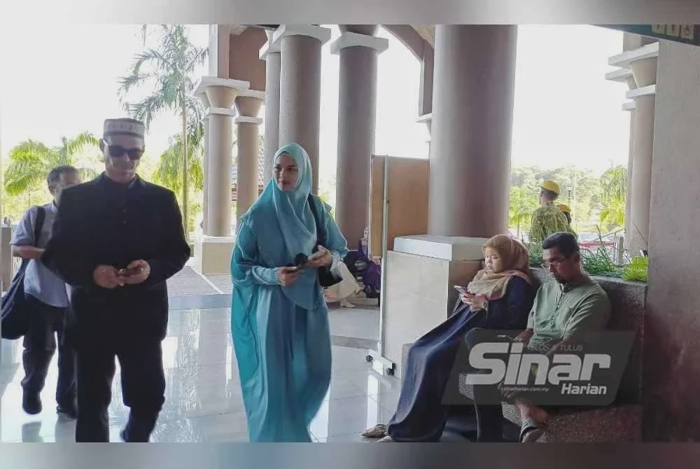Zahnita Wilson hadir ke Mahkamah Syariah