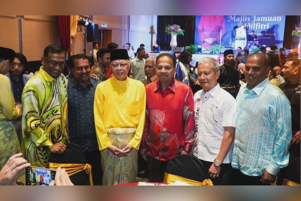 Majlis Aidilfitri: Ismail Sabri, YKM rai 300 anak yatim, yatim piatu