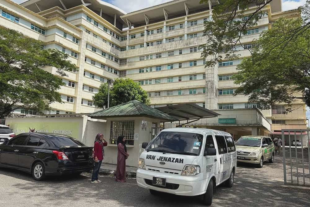 Dua beradik maut dirempuh MPV selepas beraya di rumah bapa