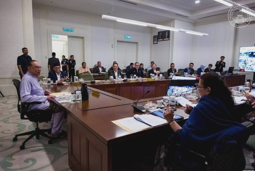 RMK13 jadi pemacu tangani cabaran ekonomi negara - Anwar