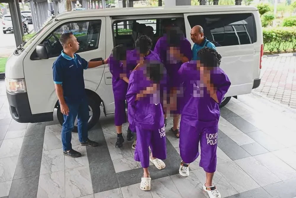 [VIDEO] Lima pelajar MRSM direman kes buli pelajar Tingkatan Dua