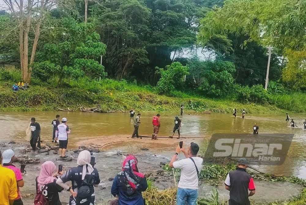 Harung sungai 3km sambil menjala, tarikan Pesta Menjala Sungai Dong