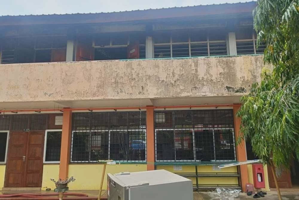Bangunan SMK Raja Muda Musa terbakar