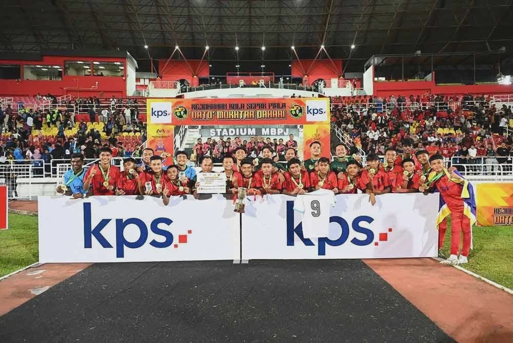 SMK Meru juara Piala Datuk Mokhtar Dahari B-18