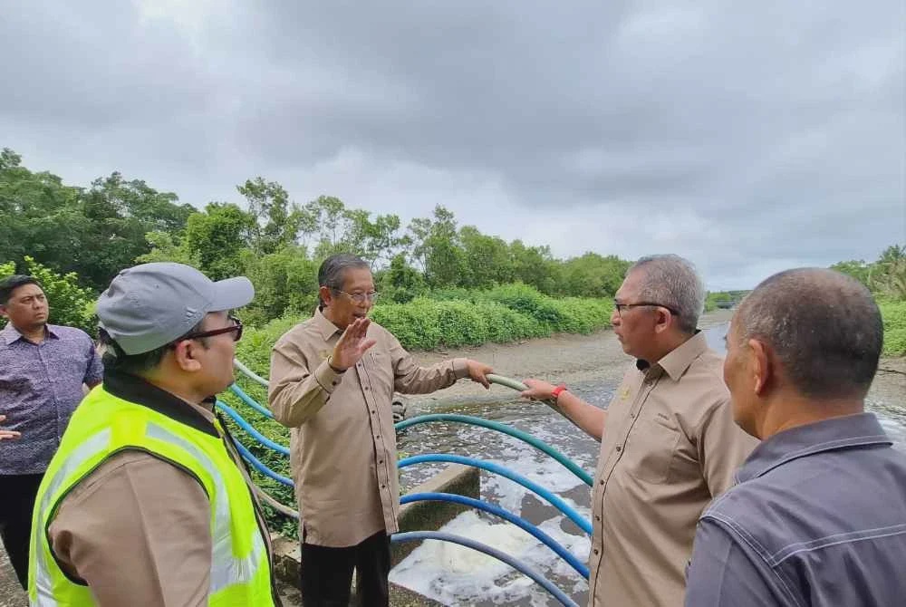 Rumah pam masih berfungsi, selut dan lambakan sampah burukkan keadaan