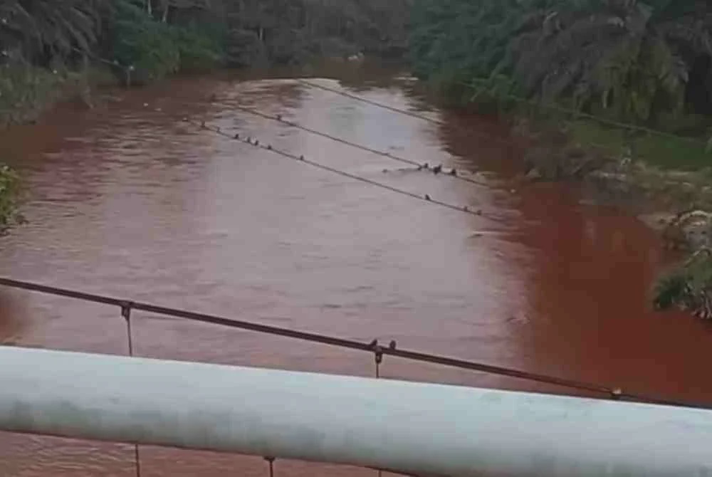 Kelodak lombong punca air Sungai Lipis kemerahan - JAS