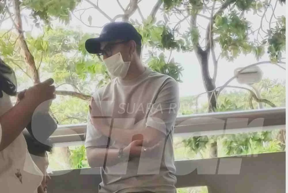 Penari bebas didakwa amang seksual, seks oral terhadap remaja lelaki di ...