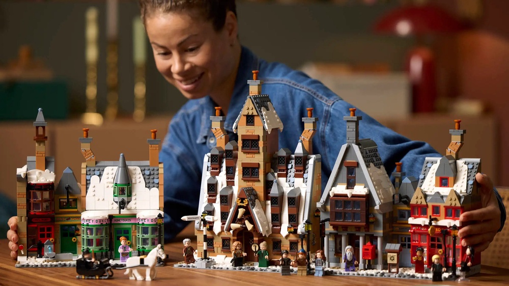 LEGO's New Harry Potter Hogsmeade Village Set Is A Must-Buy For Potterheads