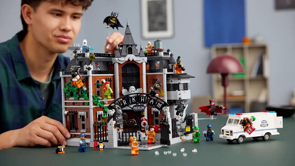 New Arkham Asylum LEGO Set Assembles Batman's Rogues Gallery For Prison ...