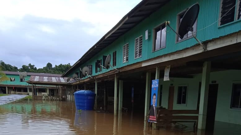 Long Bemang, Long Loyang in Baram flooded after two days of heavy rain ...