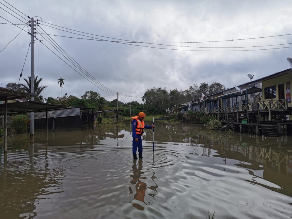 29 areas in Miri Division hit by flood after continuous rain since Oct 31