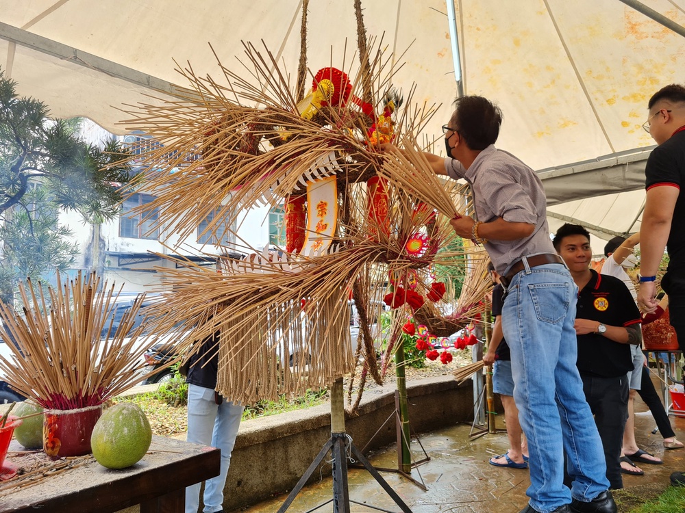 ‘Fire Dragon’ to parade through Kuching city centre for Seng Ong Kong ...