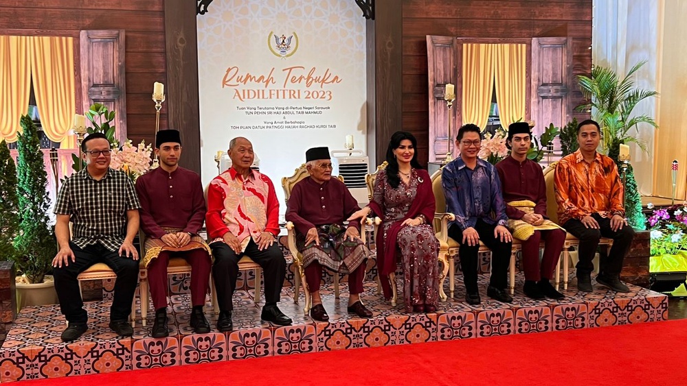 Thousands throng Taib, Raghad’s Hari Raya open house on second day