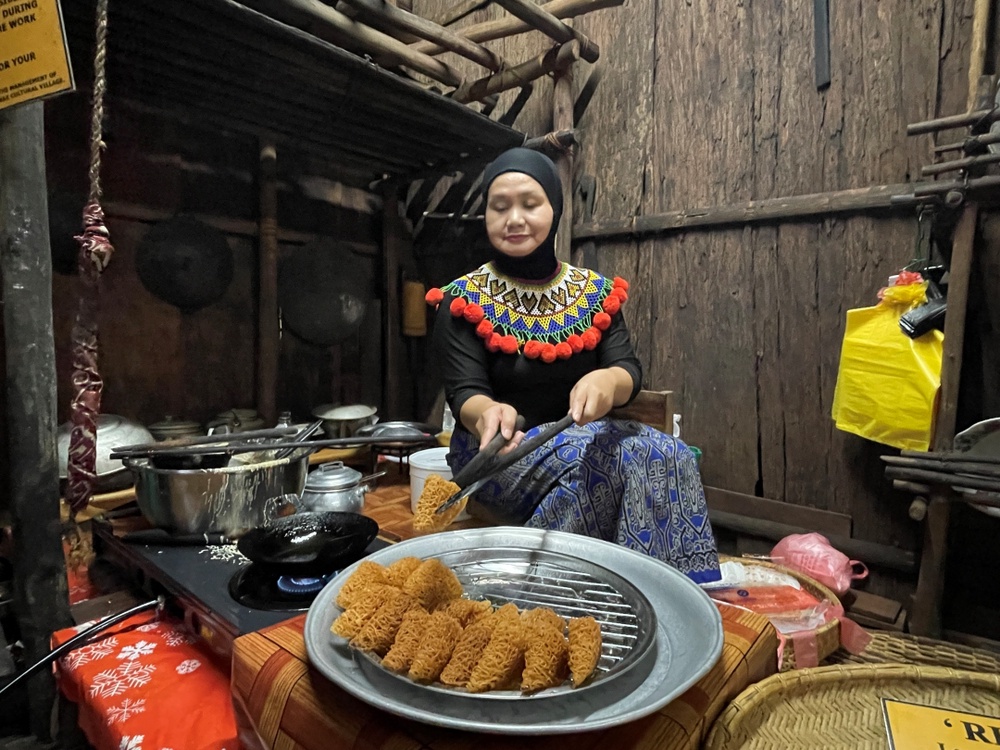 Traditional ‘kuih’ brings sweet highlight to Gawai fest