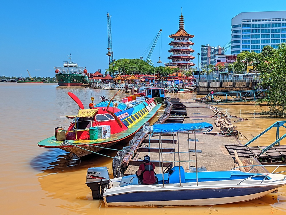 Lee: Sarawak Rivers Board installs 65 new navigation aids to boost safety