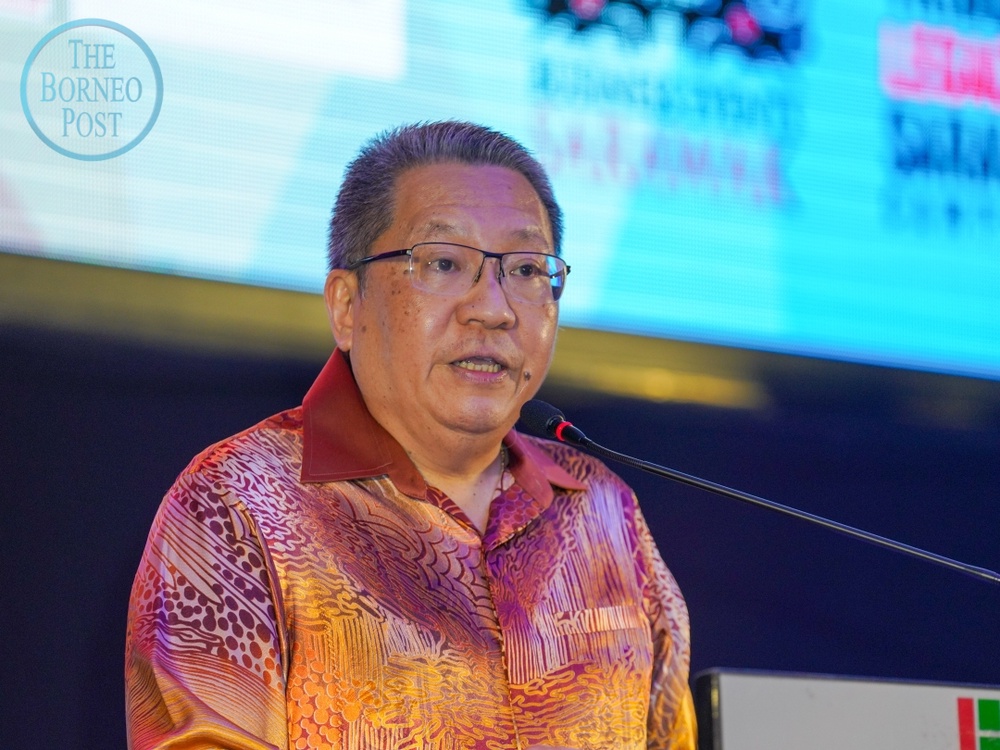 Mayor clarifies early CNY attire for iconic white cat statue in Padungan