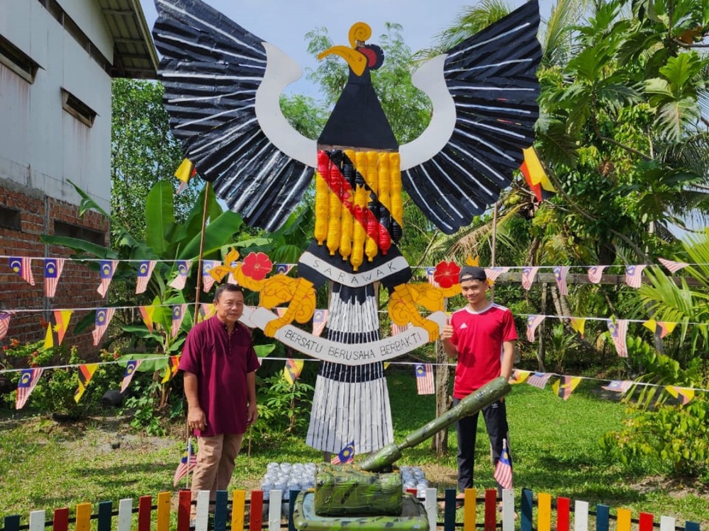 Mukah man fashions recycled materials into Merdeka-themed decorations ...
