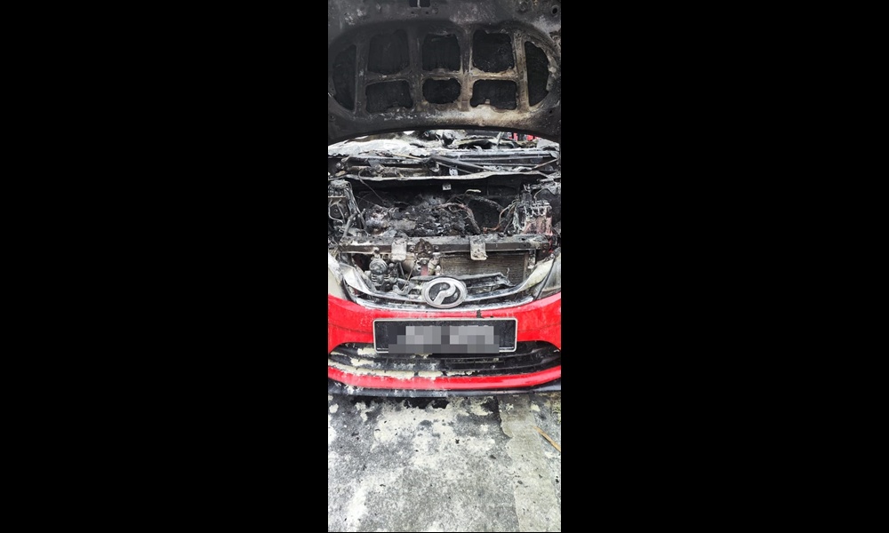 Car partially destroyed after engine bay catches fire at Jalan Kpg Haji ...