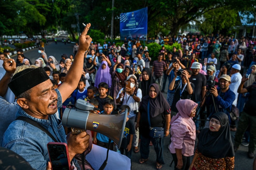 Fake news, online hate swell Indonesia anti-Rohingya sentiment