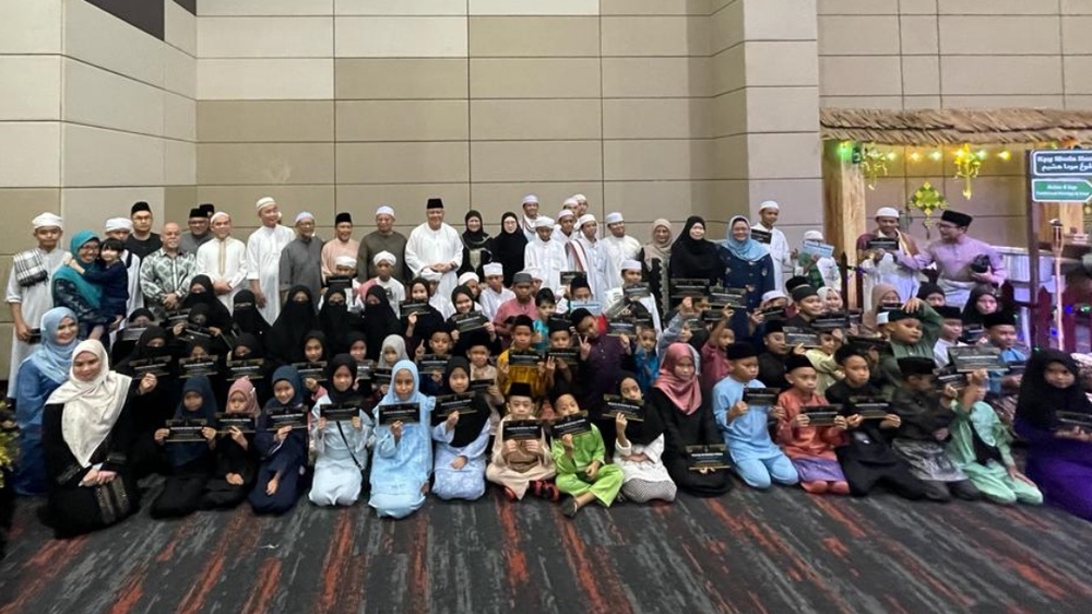 STIDC treats 100 pupils from Kuching, Samarahan schools to breaking of fast