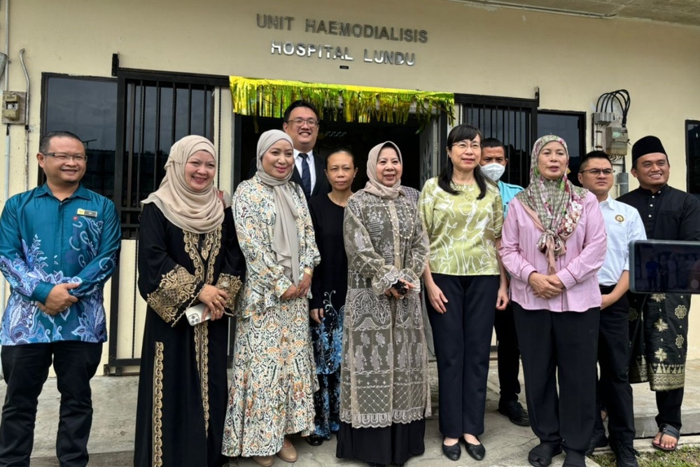 Lundu hospital receives 2 haemodialysis machines from Welfare Dept