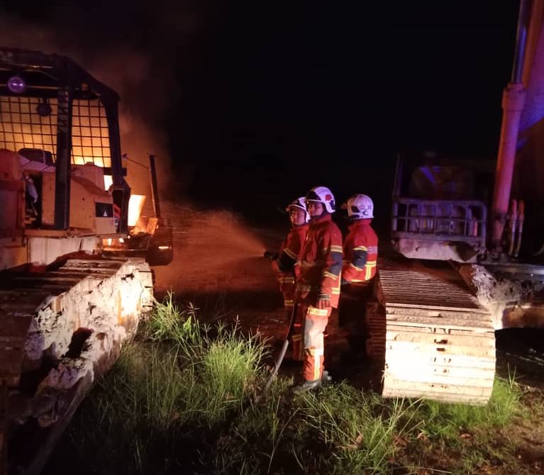 Fire destroys excavator parked behind JPJ Miri