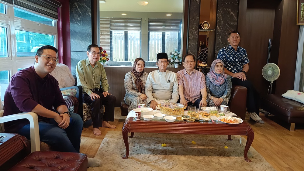 Sibu Chinese Community Leaders Visit Hari Raya Open Houses