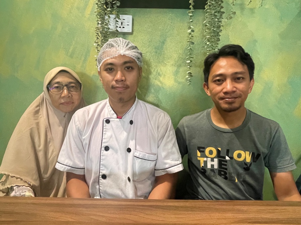 Café in Sibu creates inclusive workplace for deaf employees