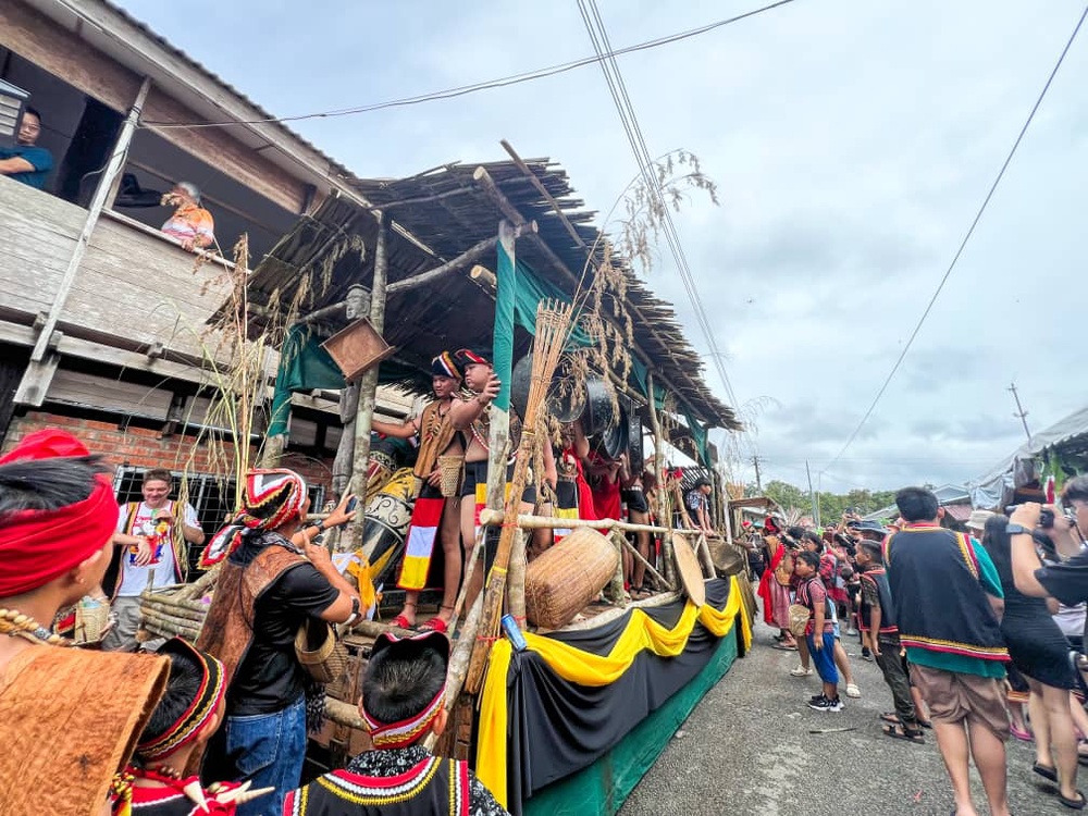 Kpg Taee Gawai Parade a vibrant display of Dayak culture