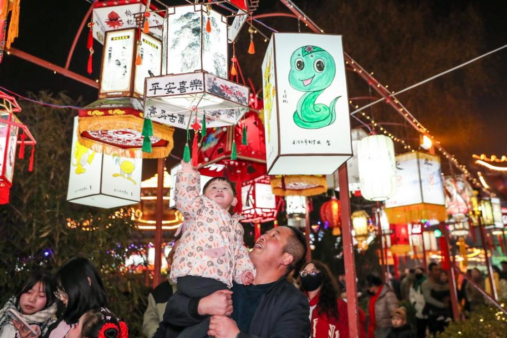 Slithering into celebration: Chinese people embrace snakes as new ...