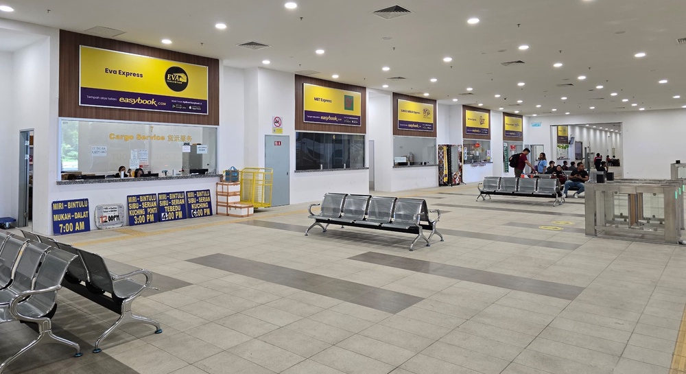 Bus passengers questioning RM3 service fee in force at Miri Sentral