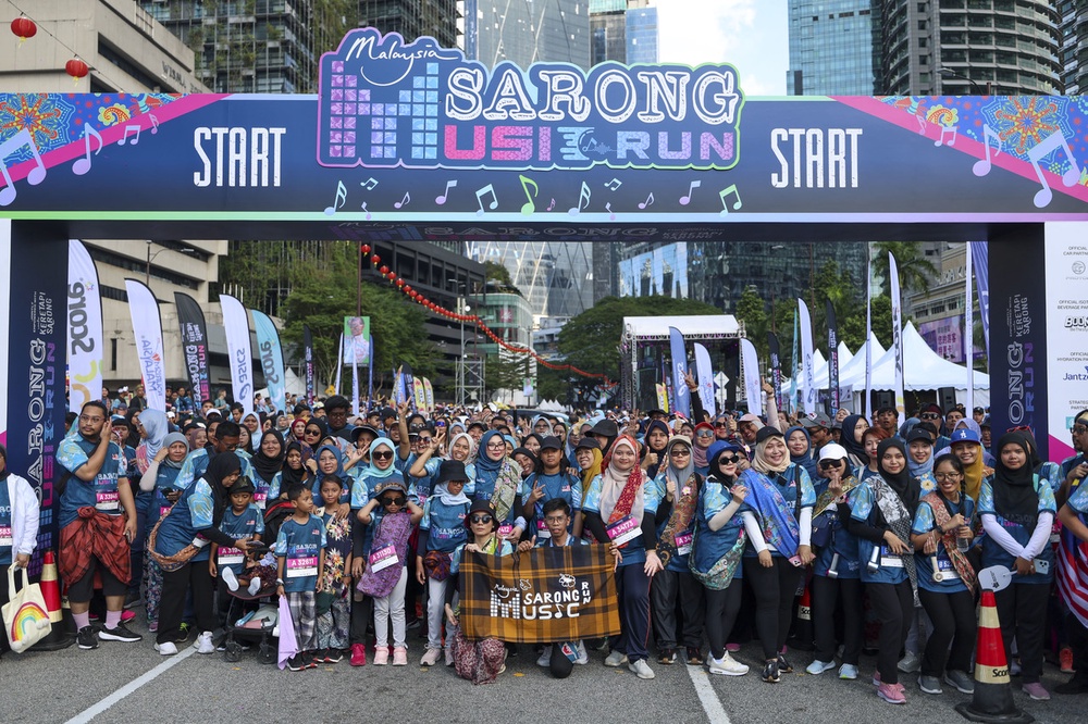 Tourism minister: Malaysia Sarong Music Run promotes tourism, fosters ...