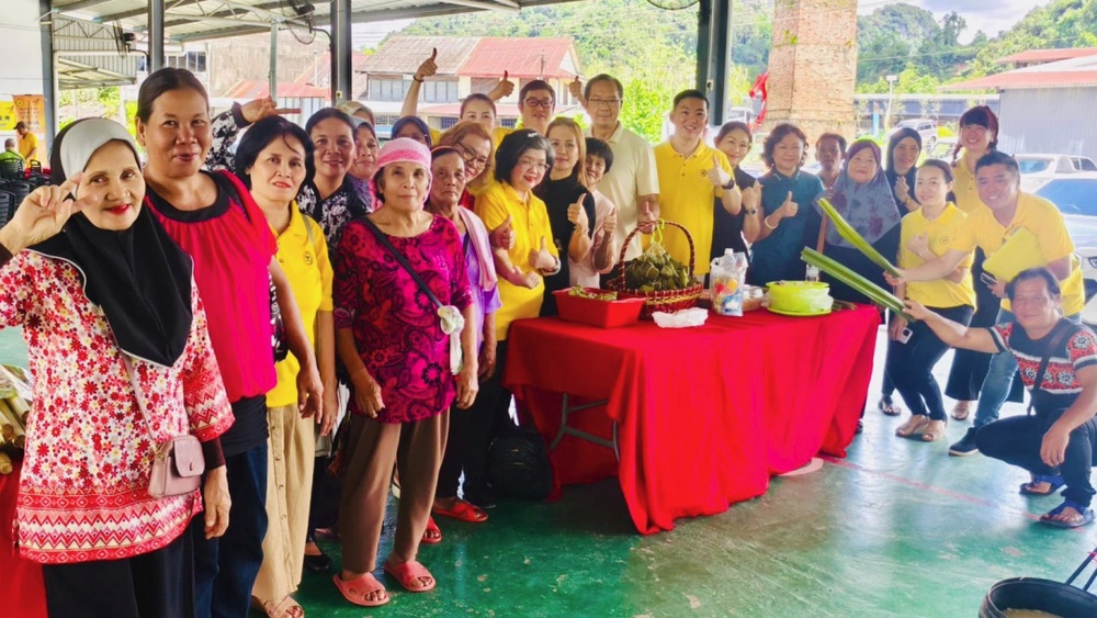 Tri-ethnic gathering in Bau celebrates unity through food, culture