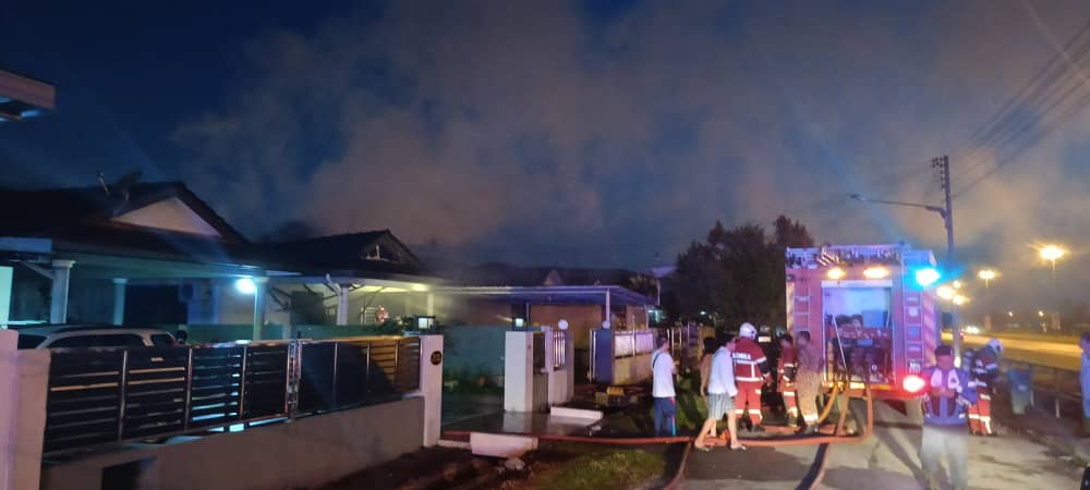 Pre-dawn fire destroys house in Jalan Matang-Kampung Paroh
