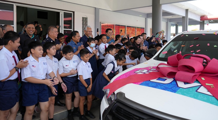 Petrosains Discovery Rover delivers STEM to Sabah rural communities