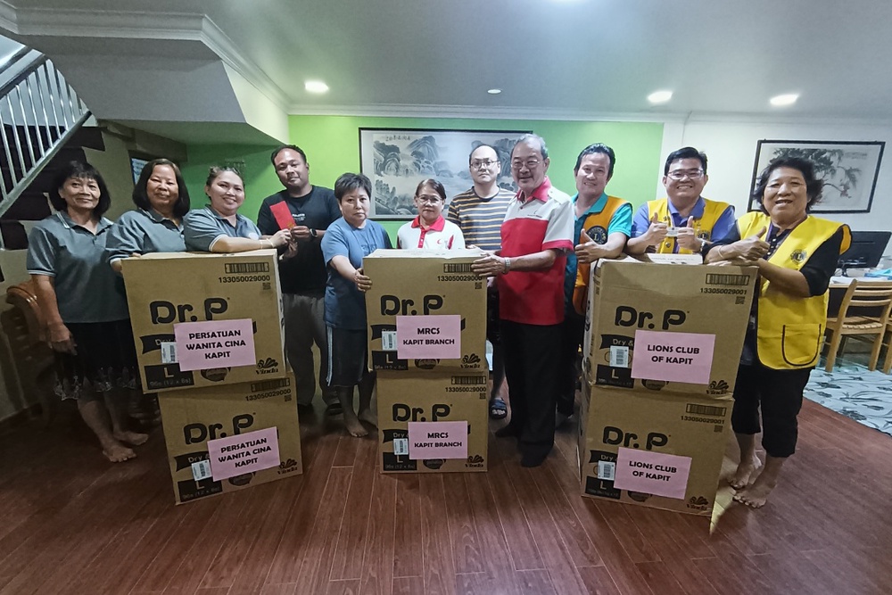 Kapit NGOs extend aid to ailing elderly widow of Temenggong