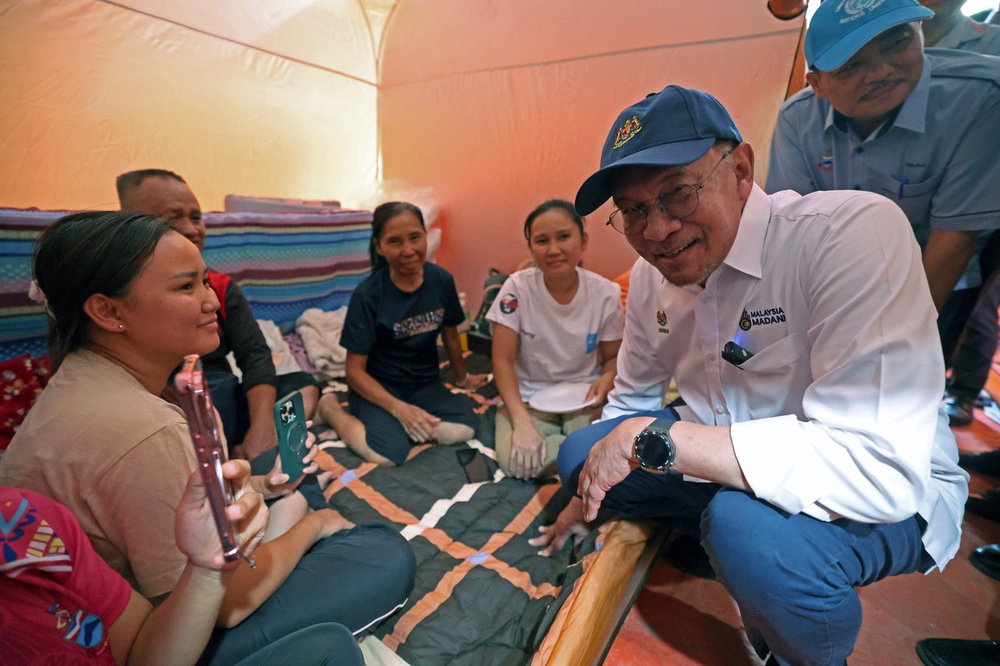 PM Anwar visits landslide, flood victims in Sabah, assures aid and support