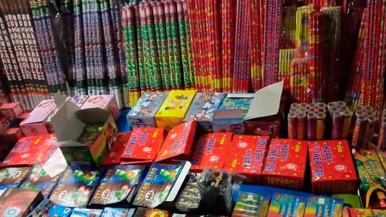 Parents reminded to monitor children playing firecrackers, fireworks Parents reminded to monitor children playing firecrackers, fireworks